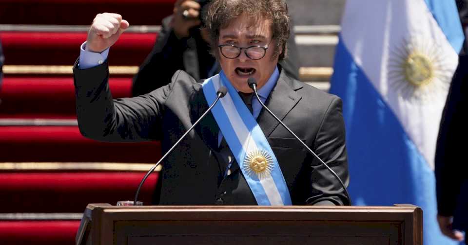 Los 100 días de Javier Milei: una nueva encuesta lo midió a fondo y ... Los 100 días de Javier Milei: una nueva encuesta lo midió a fondo y ...